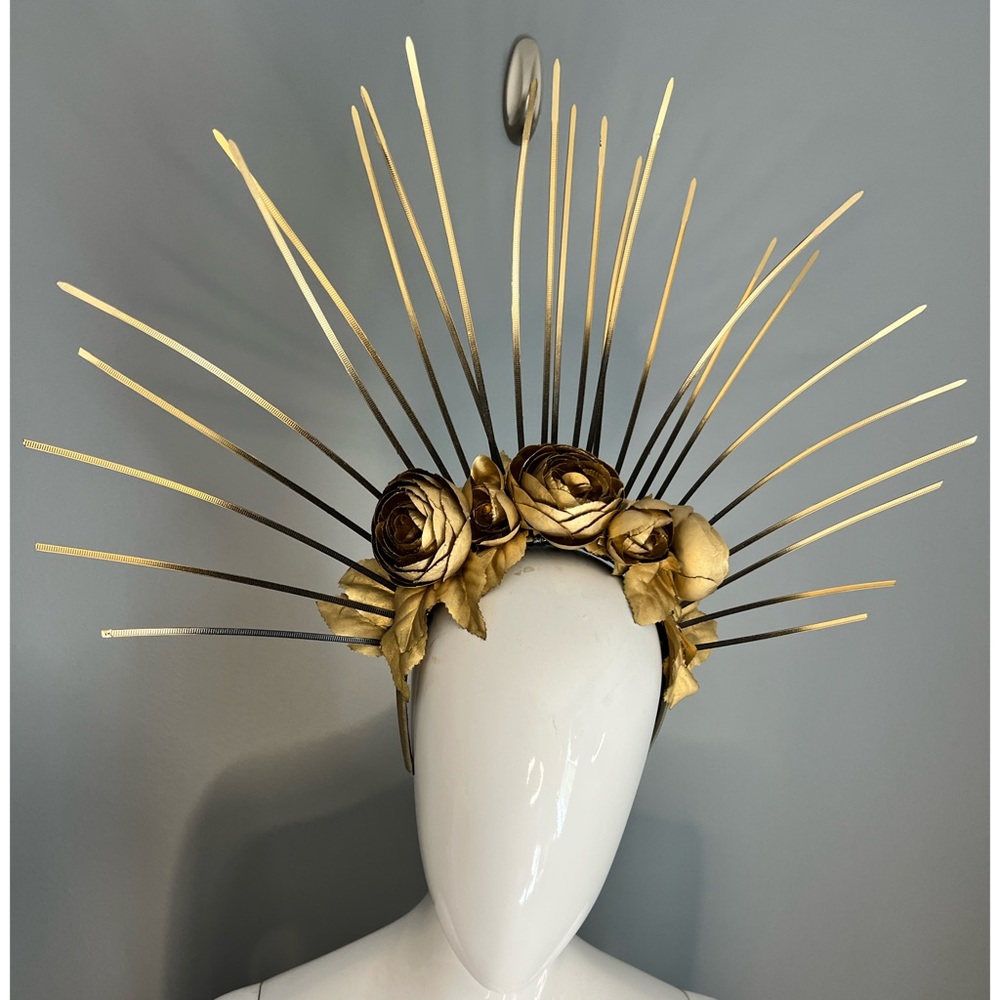 Golden Floral Halo Spike Crown - Gem